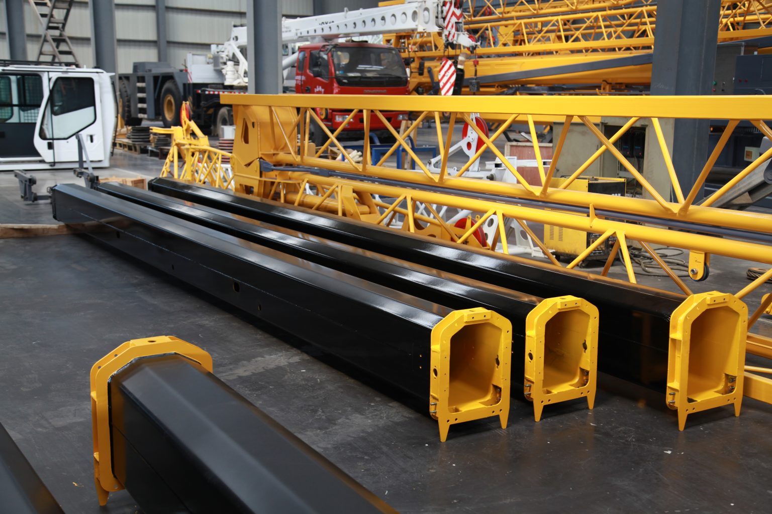 Custom Crane Booms for Optimal Lifting | XJCM