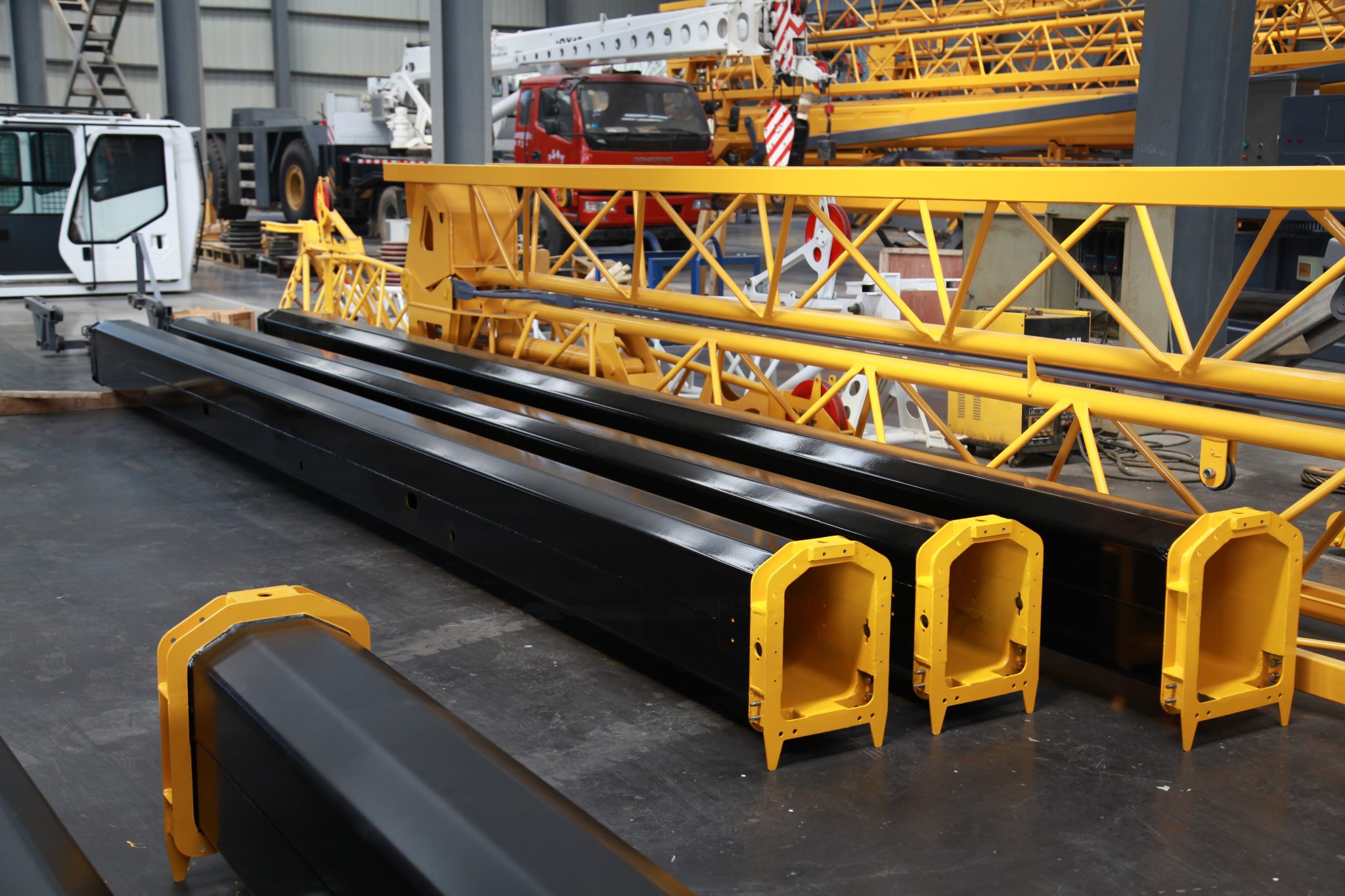 Custom Crane Booms for Optimal Lifting | XJCM