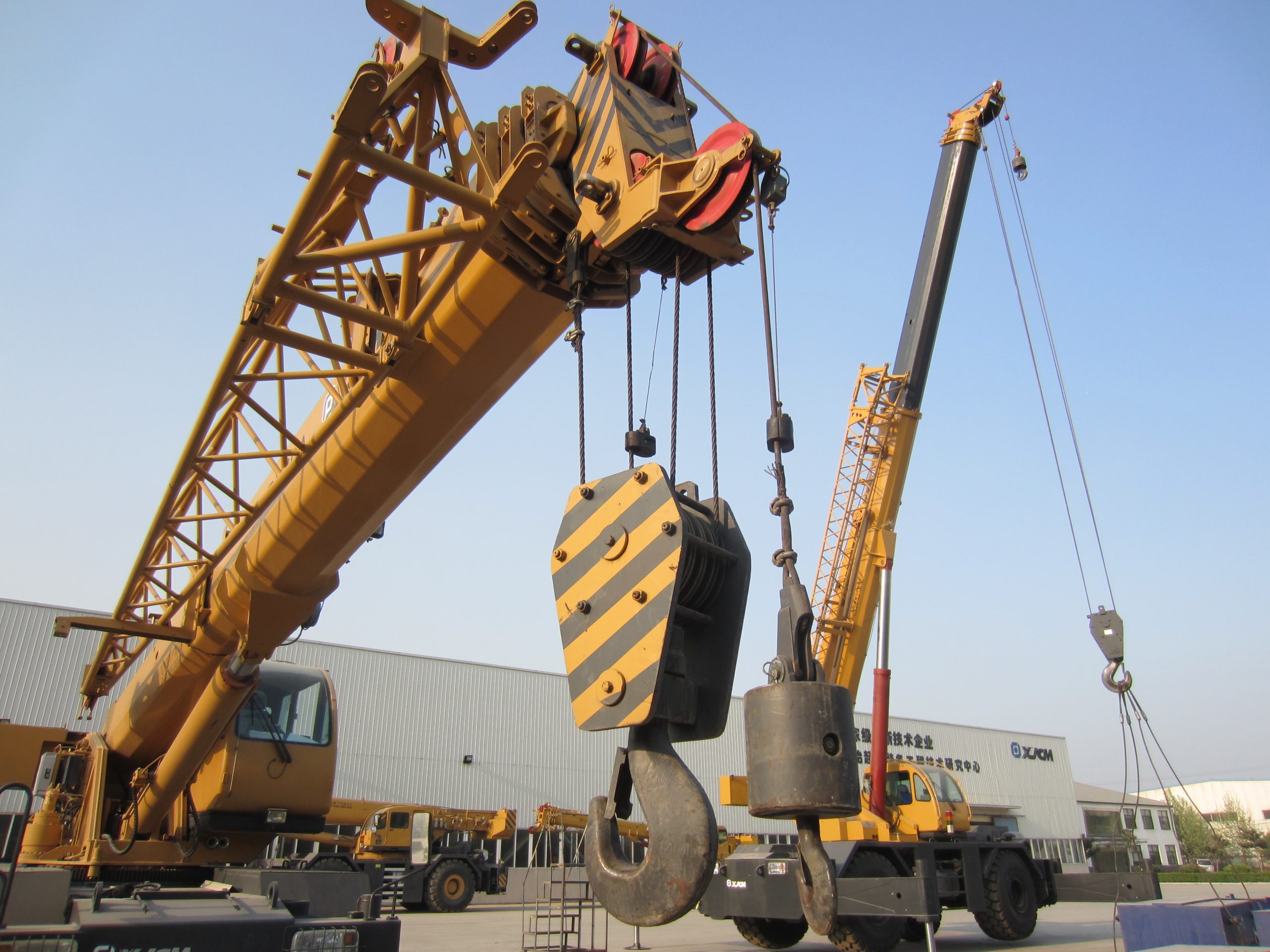 Explore Versatile Rough Terrain Hydraulic Cranes | XJCM