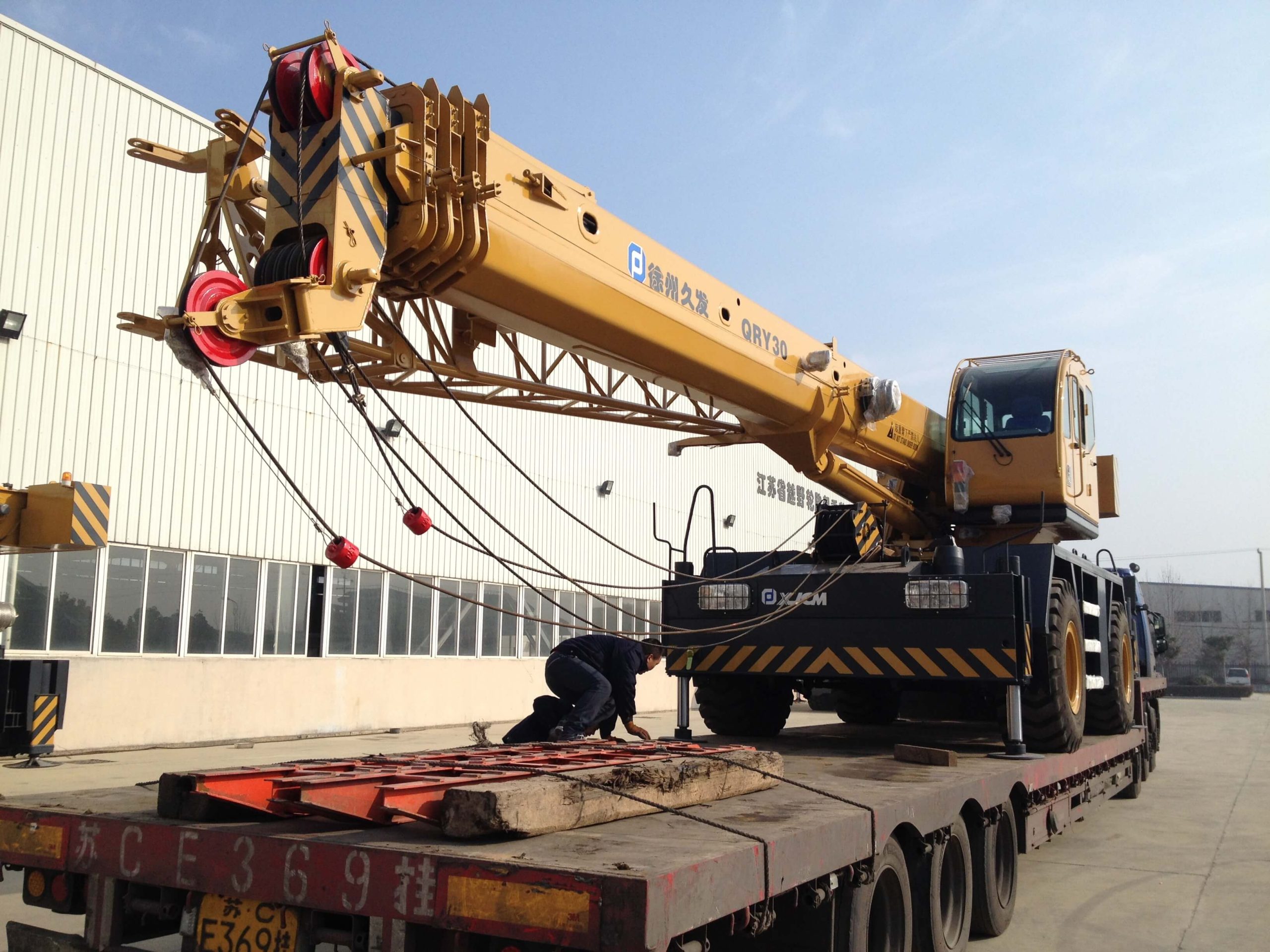 Explore Terrain Cranes: Features & Operation Guide | XJCM